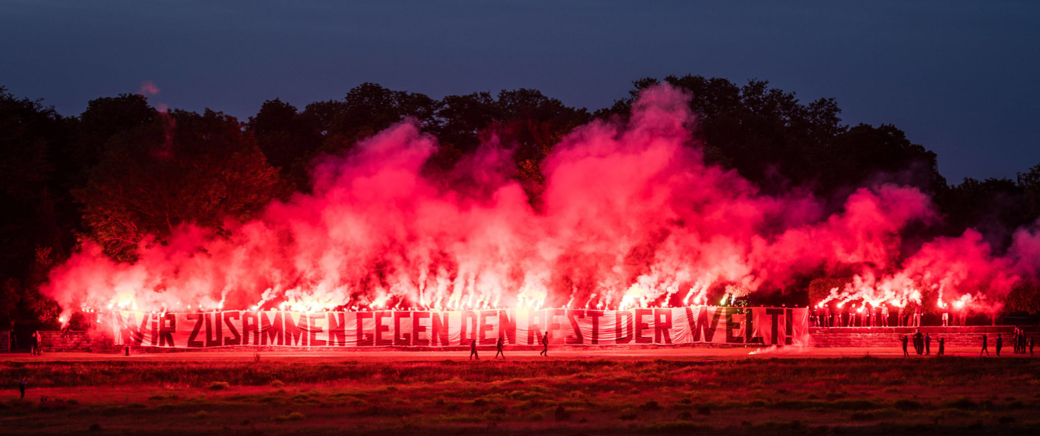 Dynamo-Fans stimmen Mannschaft mit Pyroshow ein – liga2-online.de