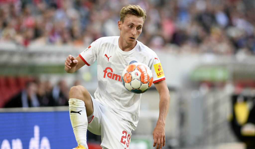 Vier Jahre nach Abschied: Regensburg leiht Joshua Mees erneut aus ...