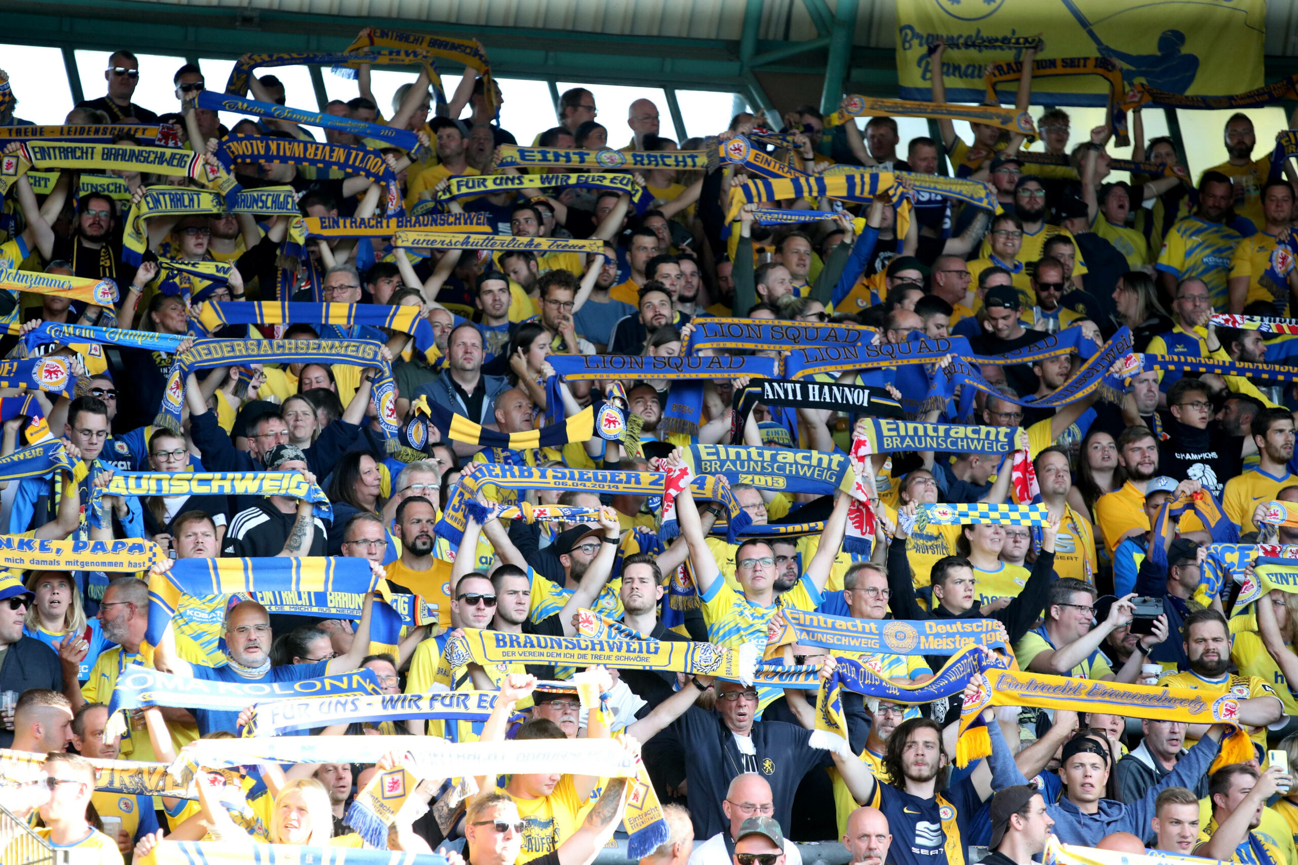 Crowdfunding erfolgreich: BTSV sichert Namensrechte am Stadion – liga2 ...