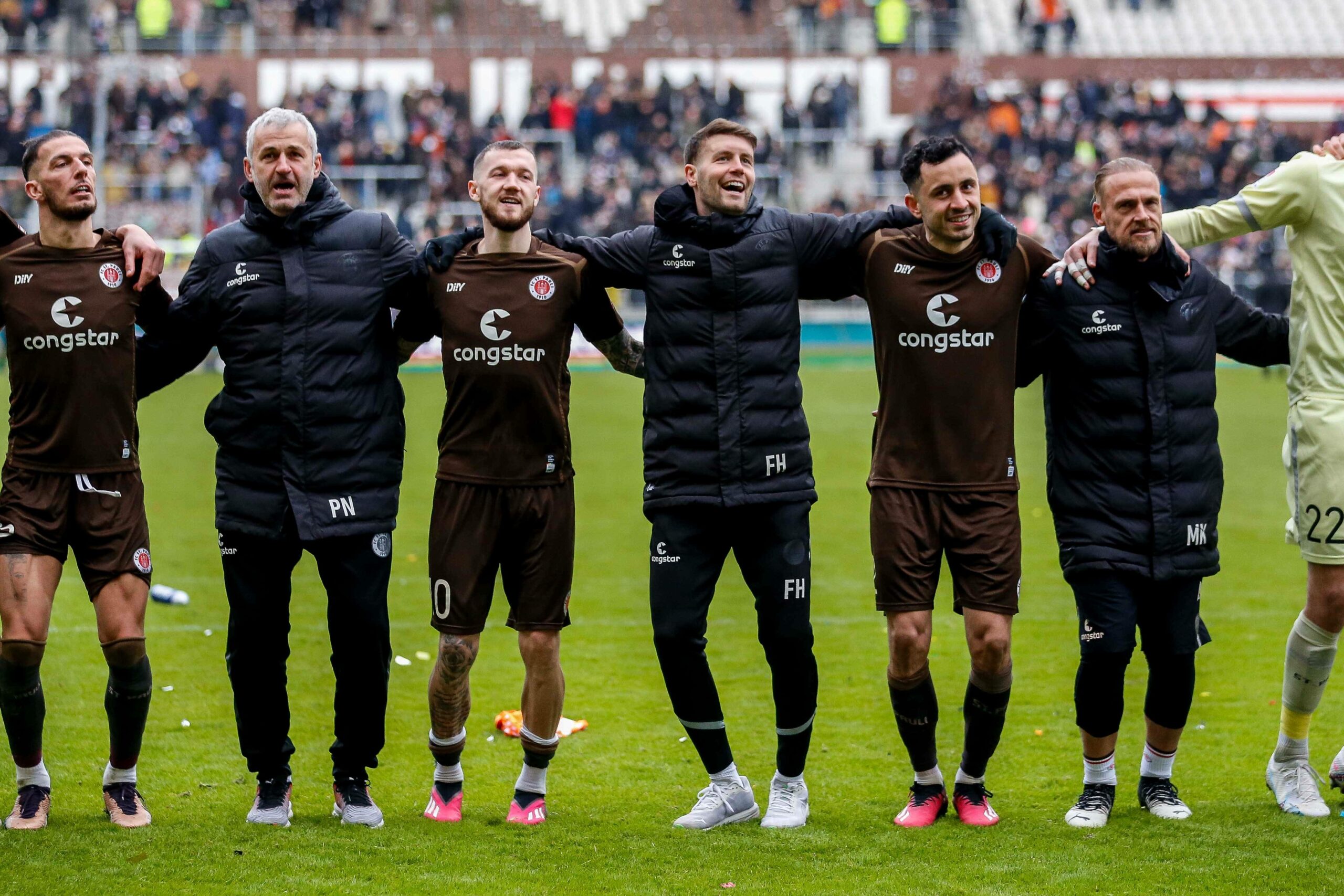 „Zu weit hergeholt, jetzt zu träumen“: St. Pauli trotz Serie bescheiden ...
