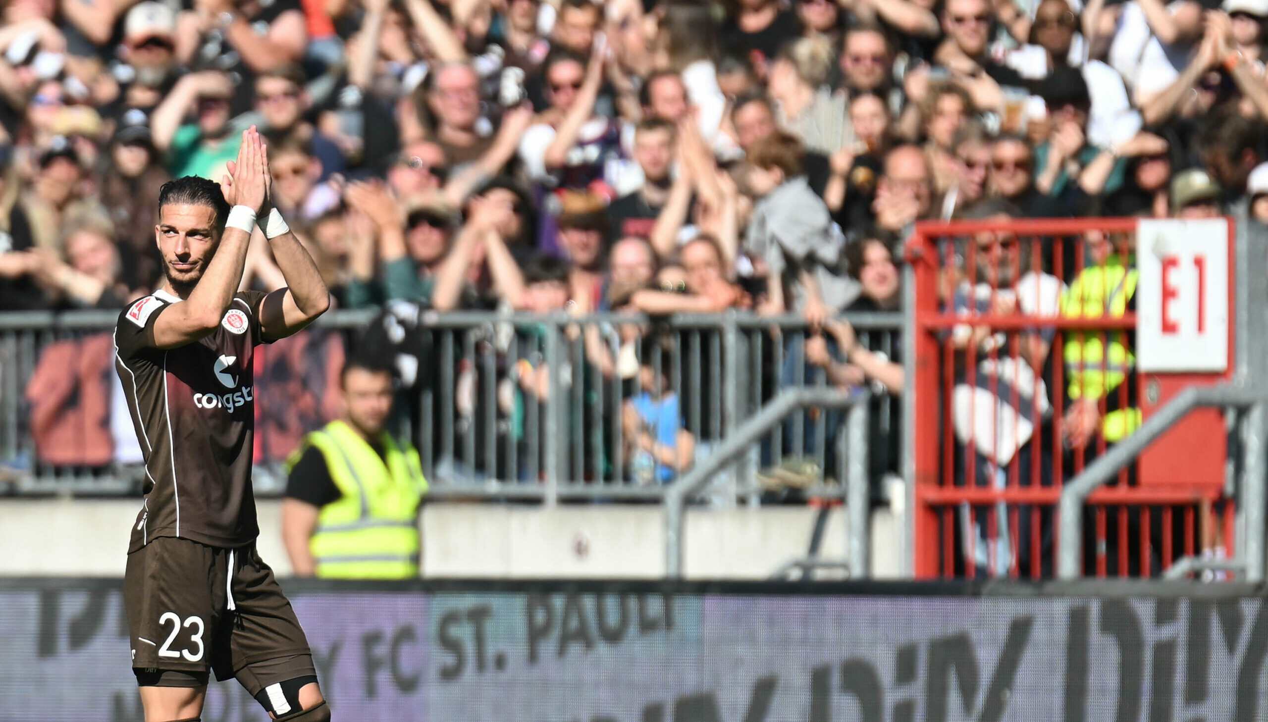 Sieben Spieler gehen: Paqarada trifft zum Abschied für St. Pauli ...