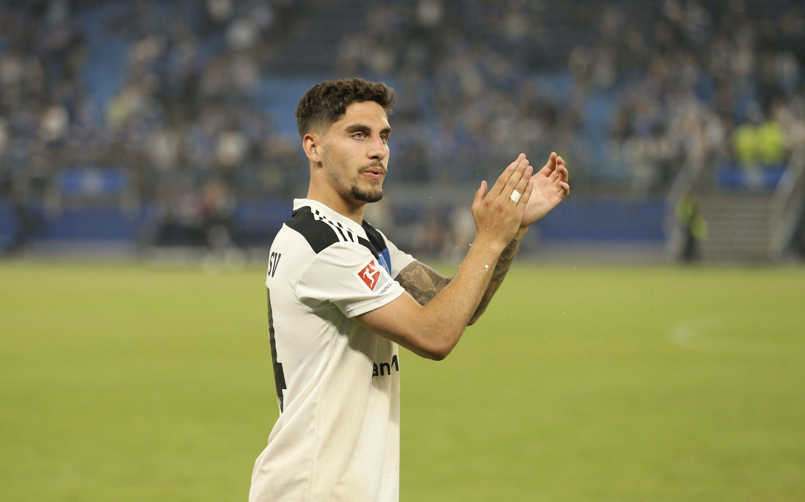 Trotz Ausstiegsklausel: Ludovit Reis bleibt dem Hamburger SV treu ...