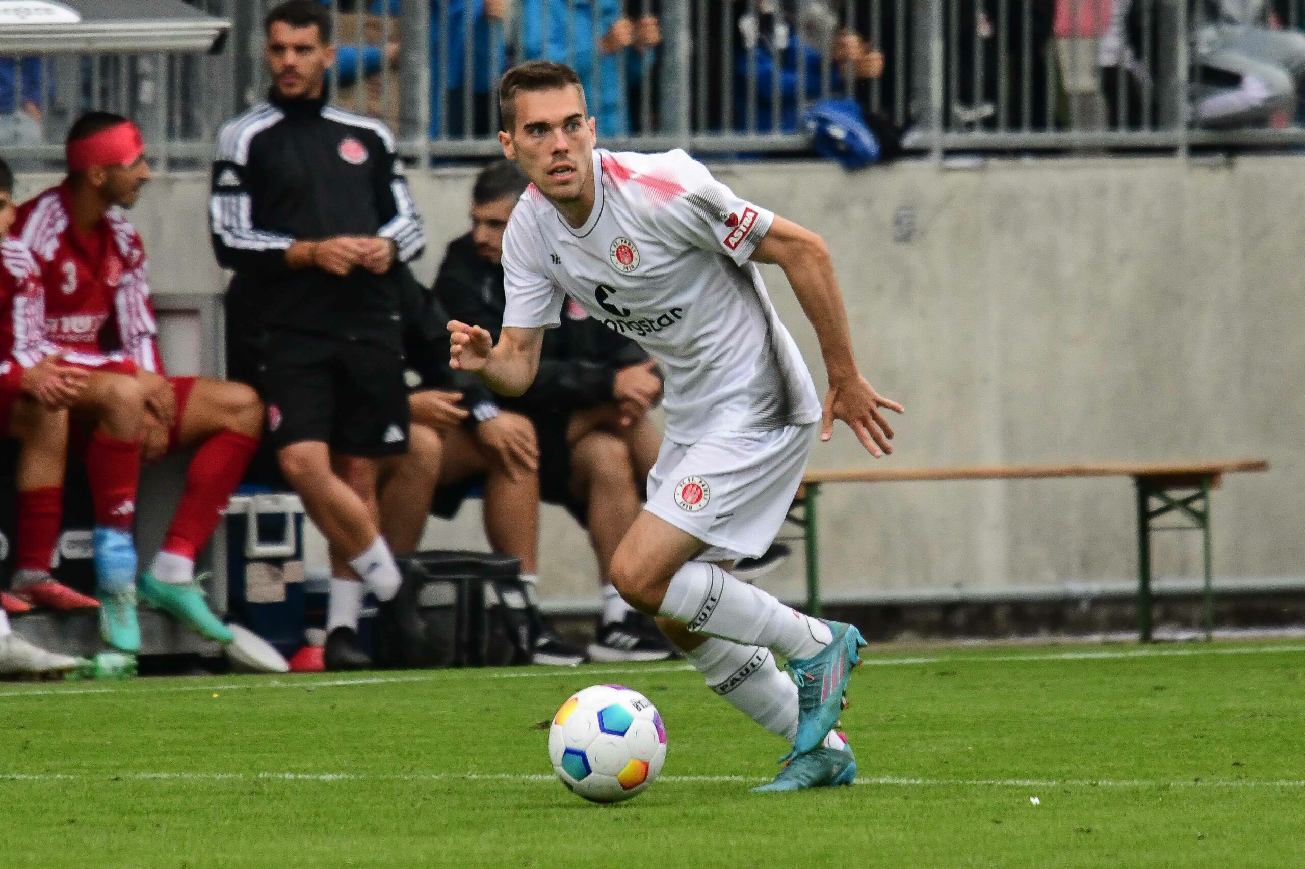 St. Pauli stattet Luca Günther mit Profivertrag aus – liga2-online.de