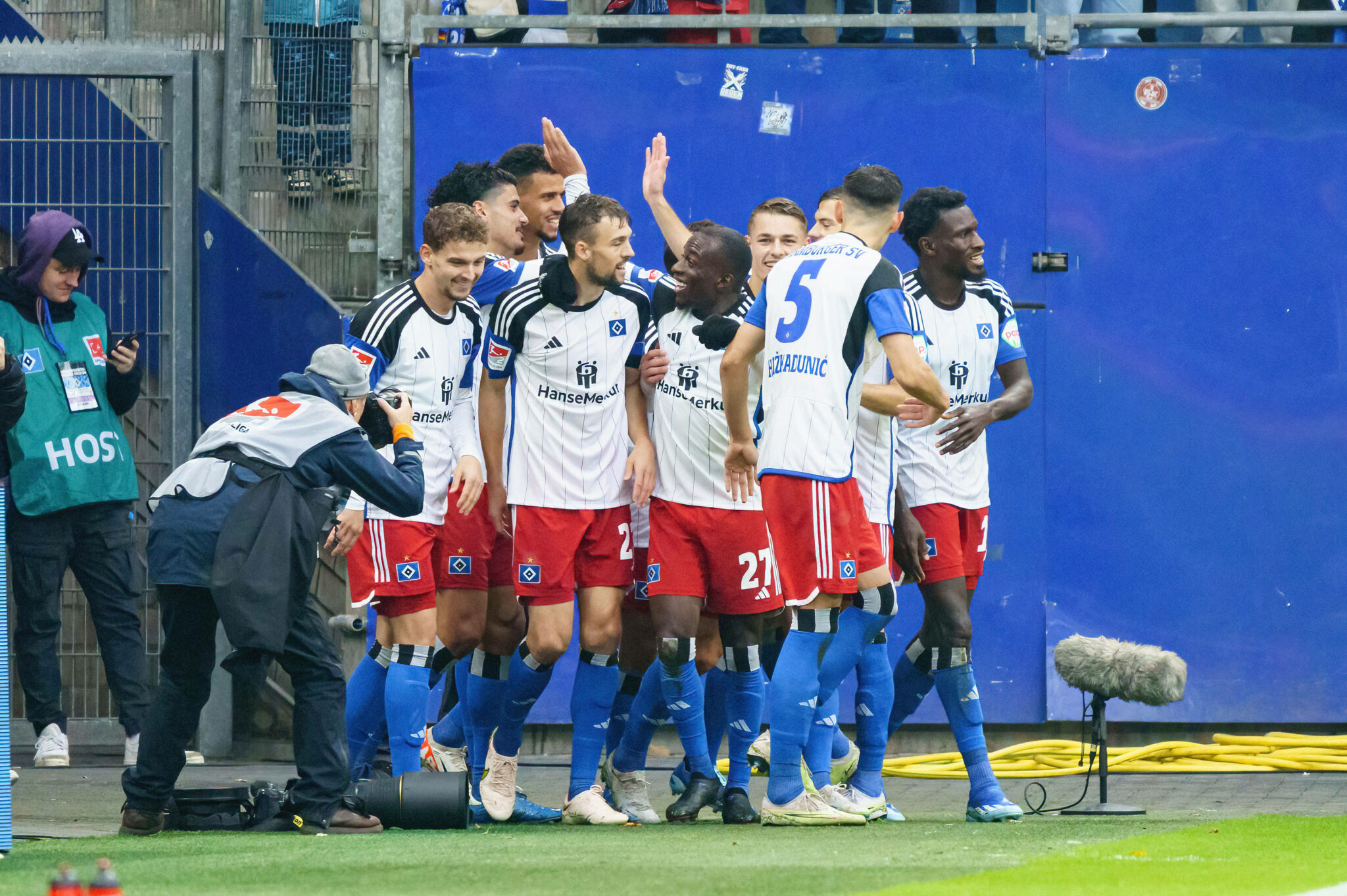 HSV trotzt zwei frühen Rückschlägen und fährt fünften Heimsieg ein ...