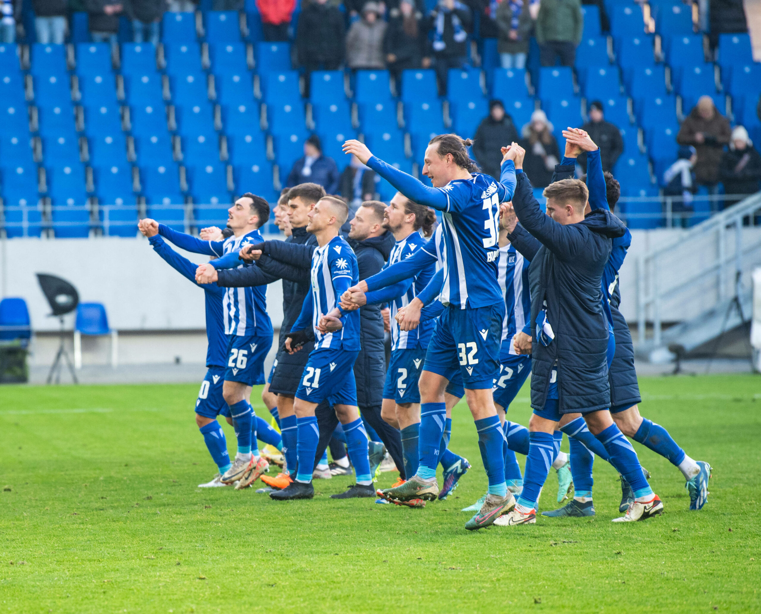 KSC schließt Hinrunde „mit allen Begleiterscheinungen“ positiv ab ...