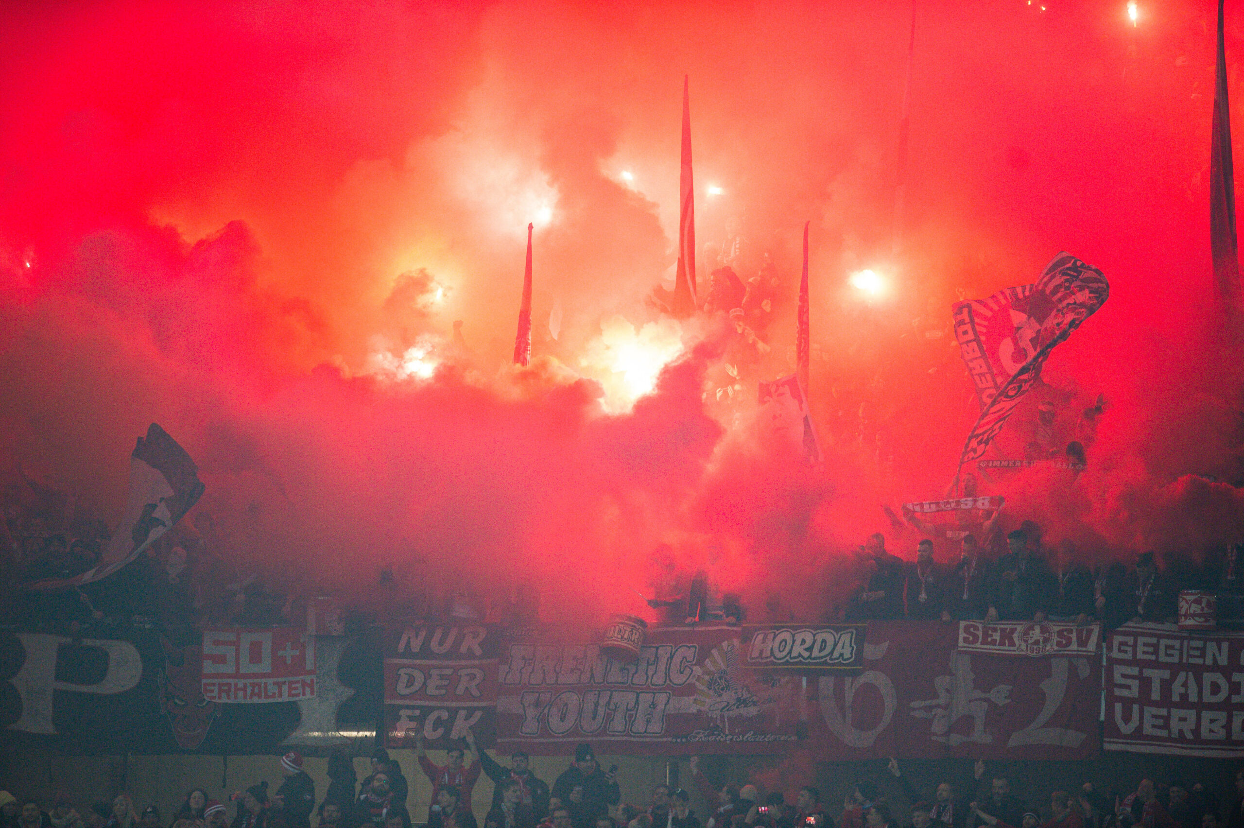 Insgesamt 63.120 Euro: Geldstrafen für FCK und Kiel – liga2-online.de