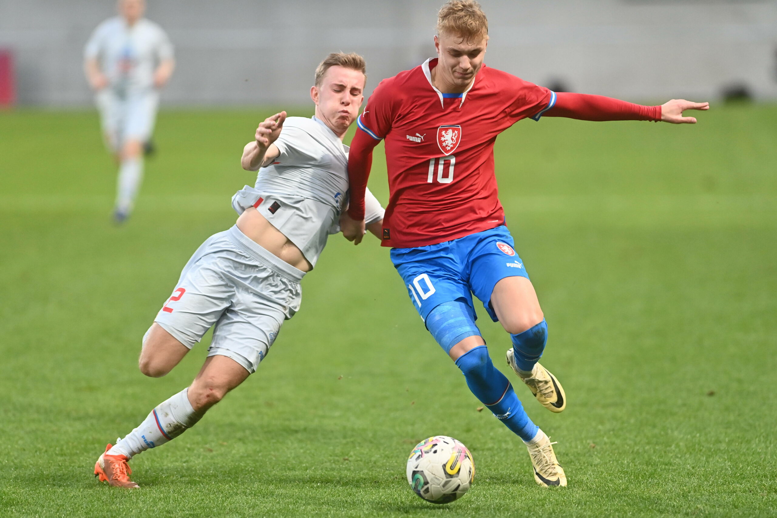 Verstärkung für die Offensive: HSV holt Adam Karabec aus Tschechien ...