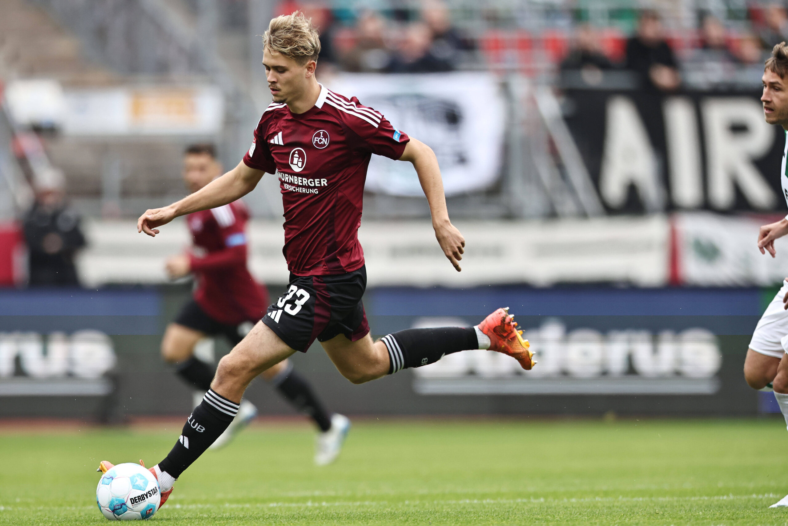 „Schneller als erwartet“: FCN stattet Seidel mit Profivertrag aus ...