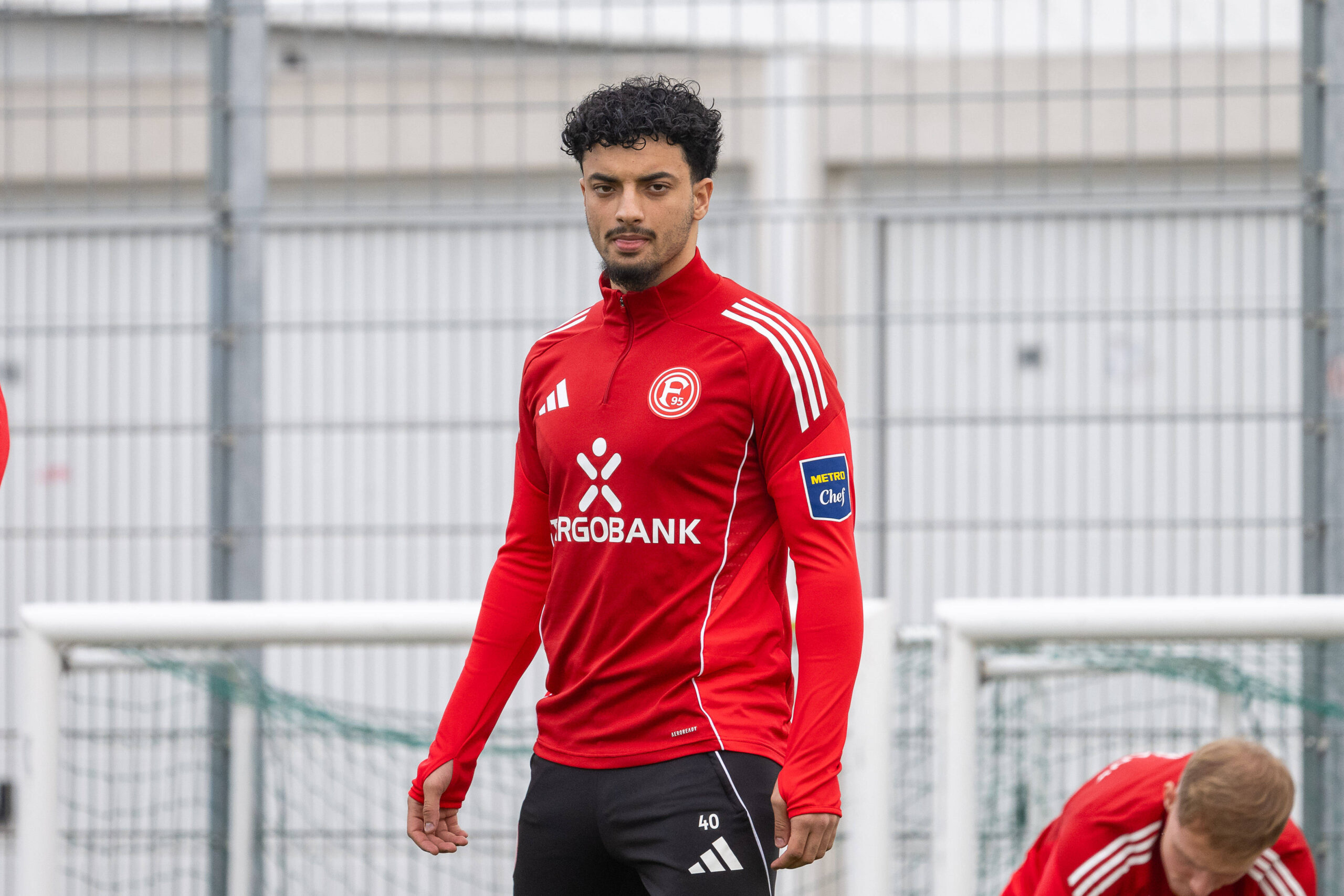 Bis 2028: Anhari unterschreibt Profivertrag in Düsseldorf – liga2-online.de